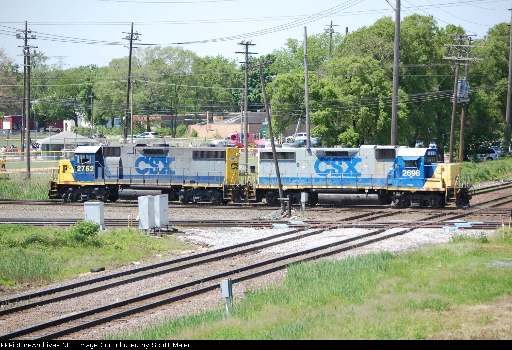CSX 2762 & 2698